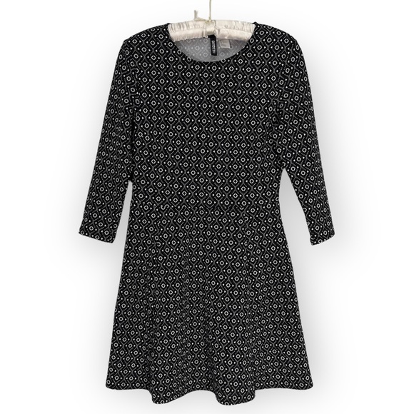 Divided | Dresses | Divided Hm Skater Dress Black White Geometric Aline ...
